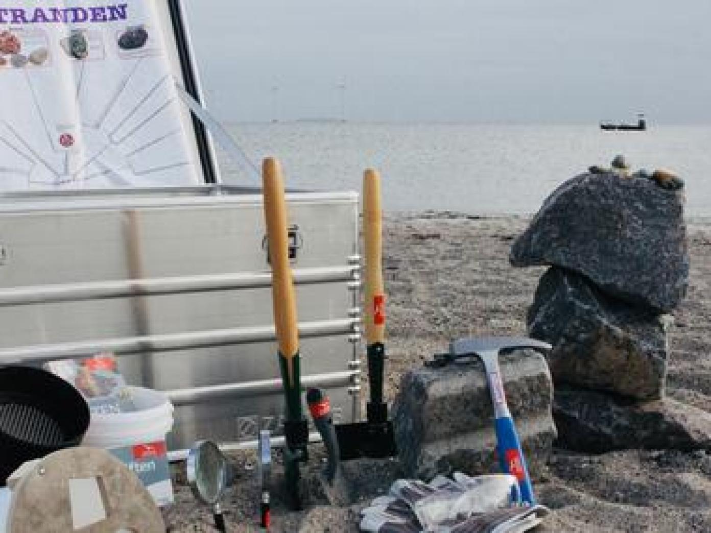 Undersøg sten på stranden - lån en grejkasse - 0.-6. klasse ...